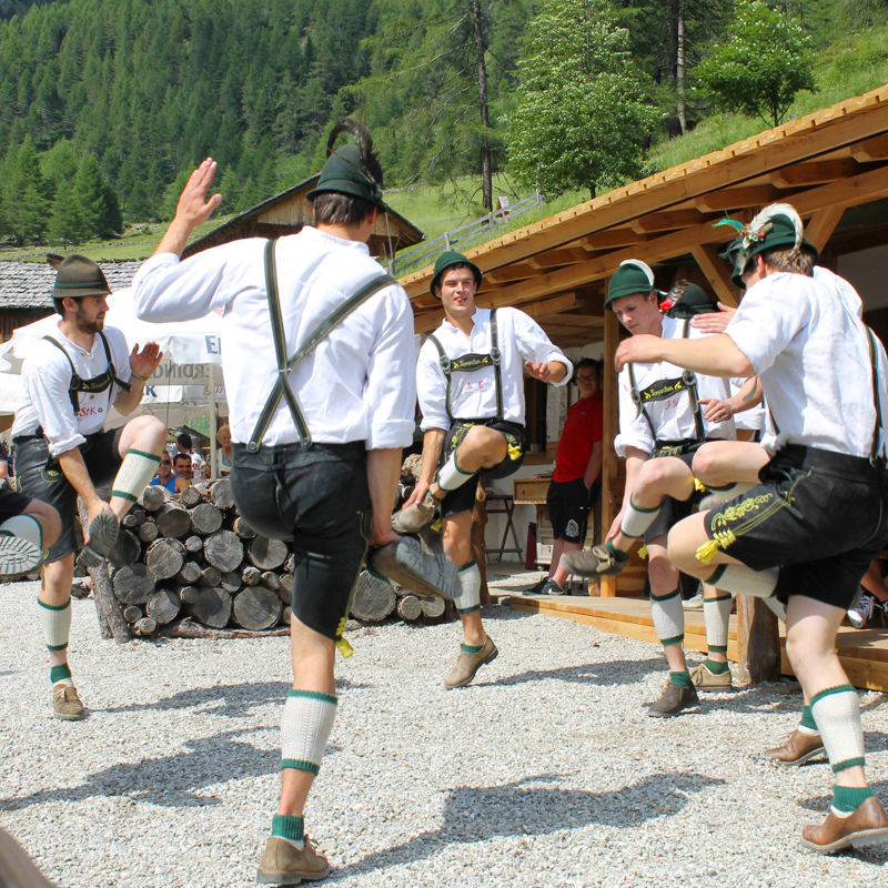 Schuhplattln in South Tyrol | Traditional dancing
